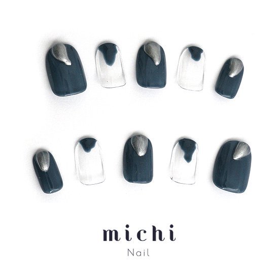 [商品説明]くすみブルーとメタリックシルバーのとろけるような個性派デザイン。ぷっくりとした質感がアクセサリーのようで特徴的です。濃いめのカラーとクリアベースのコントラストがコンサバな雰囲気を出しています。