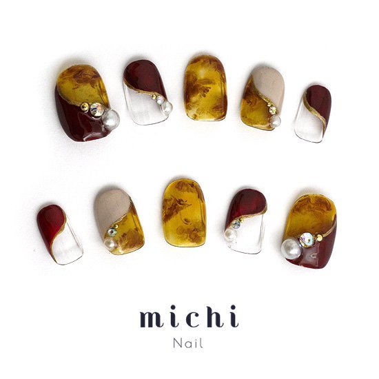[商品説明]秋冬に人気のべっ甲柄とワインカラーを使った変形フレンチネイル。透け感のあるべっ甲アートが高級感にあふれていて深いボルドーと相性ばっちりです。変形フレンチでクリア部分を作ることで全体的に重たくなりすぎず今からでもお使いいただけます...