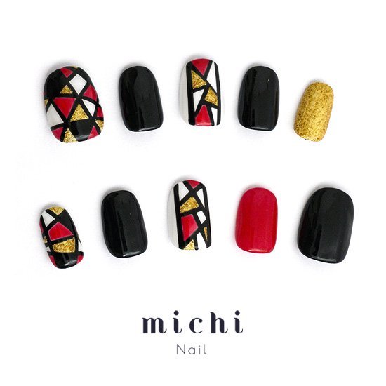 [商品説明]幾何学的な模様が個性的なステンドグラス風ネイル。指先に個性がほしい方や、指先で主張したいかたにおすすめです。自然に指先に視線が集まり注目の的になれます！