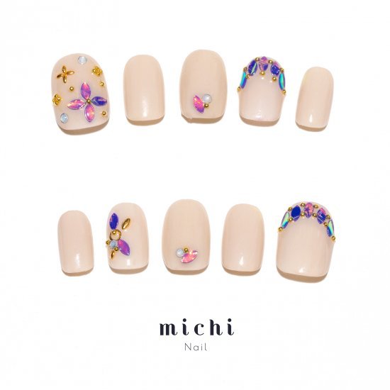 [商品説明]グレージュカラーにリーフホロでフレンチ型の大人デザイン。親指にはリーフホロとリーフスタッズのお花をのせました。