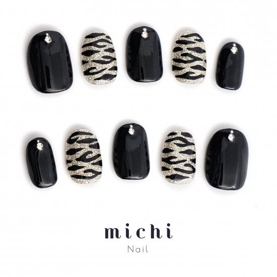 [商品説明]鮮やかなブラックとゼブラ柄のデザイン。ゼブラは白ではなくシルバーなのがポイント！