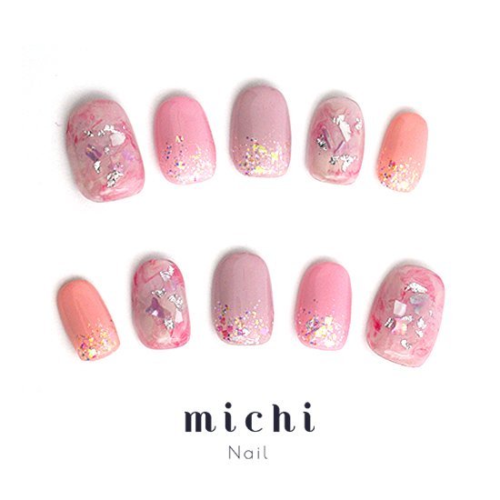 [商品説明]桜色でふんわり×キラキラのきれいめネイルに。オールシーズン使えるデザインです