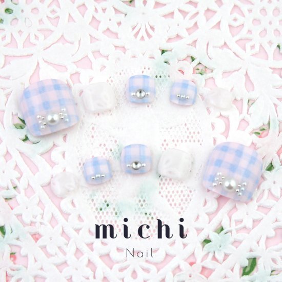 [商品説明]＜フット版＞シアーなホワイトカラーと淡いピンクとブルーのギンガムチェックのコンビネーション。可愛く且つ上品な気分を指先からどうぞ＊ネイリスト：inaro