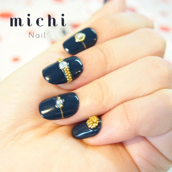 [商品説明]【ショートチップ対応】女性らしいたくさんのリングで華やかな指先を演出。おしゃれなリングデザインはネイビーとの相性も抜群！大人女子必見のデザインです！ネイリスト：YUKI