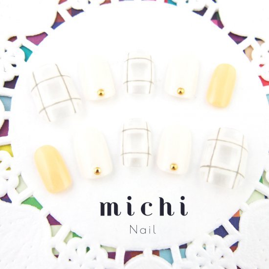 [商品説明]開放感のある大きめチェックのデザインネイル。クリアにホワイトと小指のイエローカラーの組み合わせで全体の統一感もしっかりまとめました！ネイリスト：sayo34