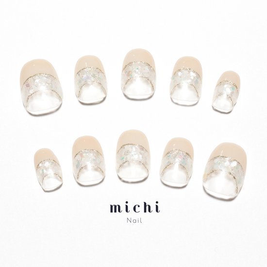 [商品説明]淡いベージュとクラッシュシェルを使ったダブルフレンチ。根元がクリアのため、ネイル用の両面テープが透ける可能性がありますので、ご使用の際はご注意ください。