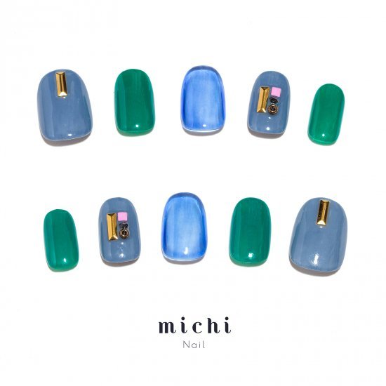 [商品説明]ダーク系カラーで秋を先取り。マーメイドの色見シースルーで抜け感を出し、ピンクのスタッズで暗くなりすぎないようにしました。