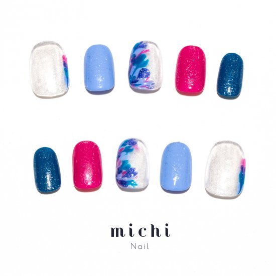 [商品説明]女の子らしい色合いの変形ピーコックネイルです。季節を問わない色合いと柄で一年中楽しめるネイルを目指しました。