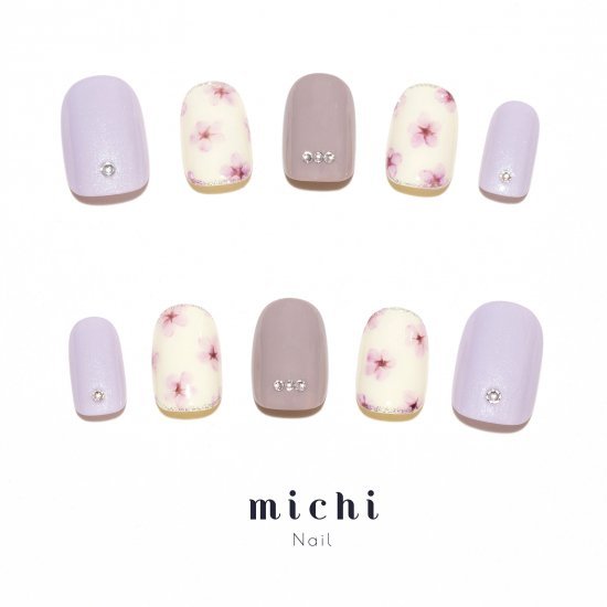 [商品説明]パープルの押し花風アートがポイントのパープルをたくさん使ったネイルチップです。