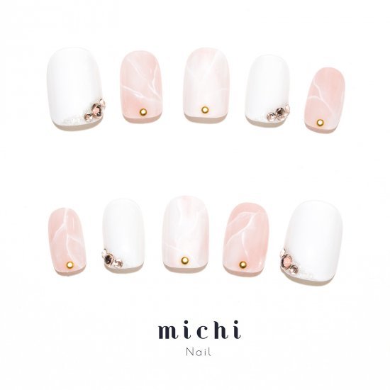 [商品説明]肌馴染みの良い落ち着いたカラーの大理石風ネイル。オフィスにもぴったり。