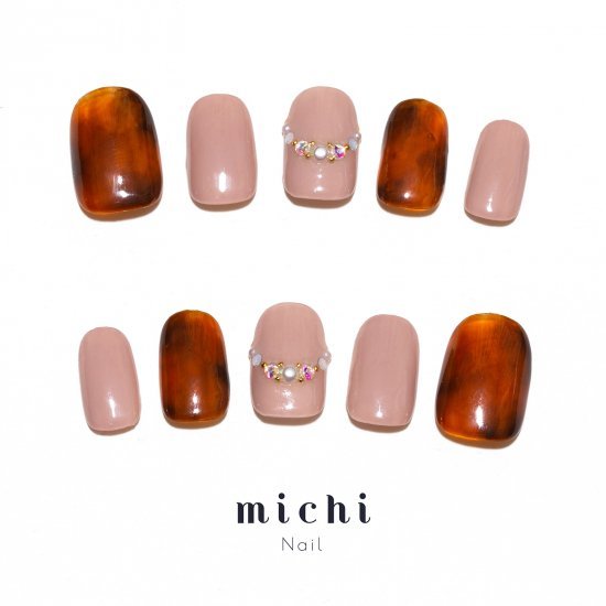 [商品説明]定番のべっ甲にグレージュを合わせて大人っぽく仕上げました。ネックレス風のストーンをアクセントに上品なデザインです。