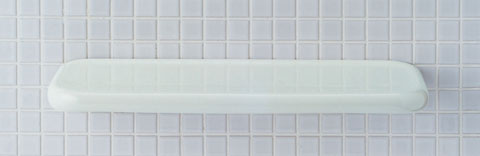 H-402　INAX　化粧棚　 ■寸法：470×144×72 ■カラー：標準色（BW1・BN8・BU8） 　　　　　注文色（BB7・LR8）納期約3週間 ■材質：陶器 ■化粧棚・タオル棚について 　5kg以上の物を置いたり、乗ったり、ひじや...