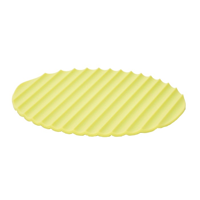 波をイメージしたシリコーンマット。鍋つかみ・鍋敷きの2way仕様。波型のフォルムが指先にフィット。柔らかいシリコーン素材なので、やさしく包み込むように持つことができます。コンパクトに収納できるのも嬉しいポイント！【仕様】●カラー：グリーン●...