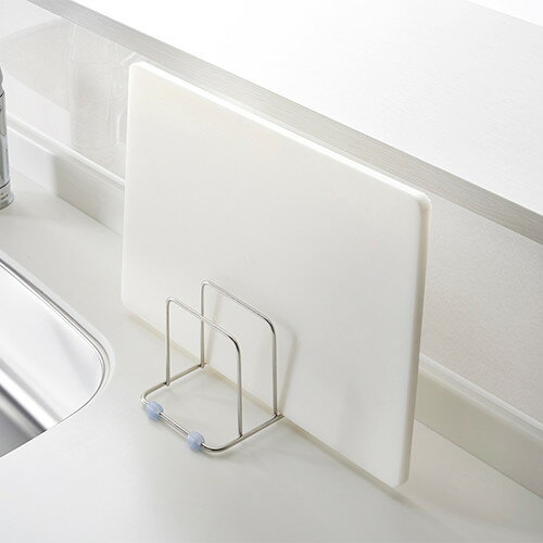 この商品のメーカーへのお問い合わせはコチラ　→　まな板を立てて収納できるスタンドです。W10.5 x D13.5 x H9.0cm