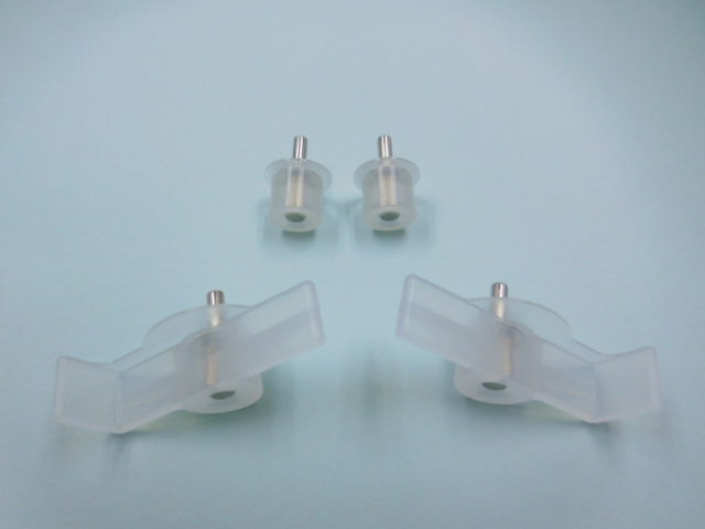 トクラスキッチンのキャビネット棚板用の棚受けです。4個セット(棚板1枚分)