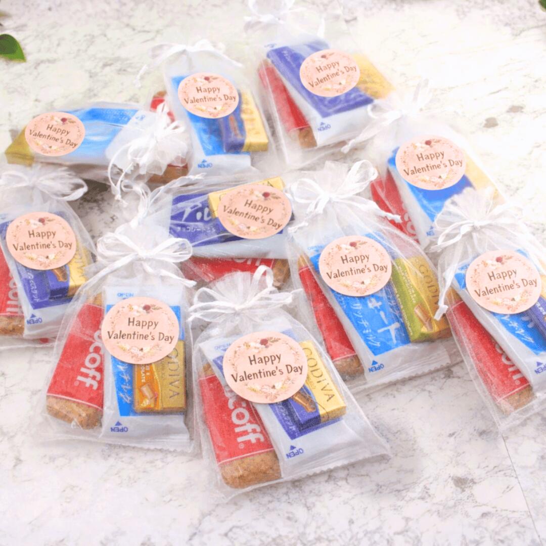 商品情報 アルフォート、ゴディバナポリタン、ロータスカラメルビスコフを詰め合わせた、バレンタイン限定仕様の特別な3点セット。上品でかわいらしいパッケージに「Happy Valentine's Day」のシールを添えて、義理チョコや友チョコ、...