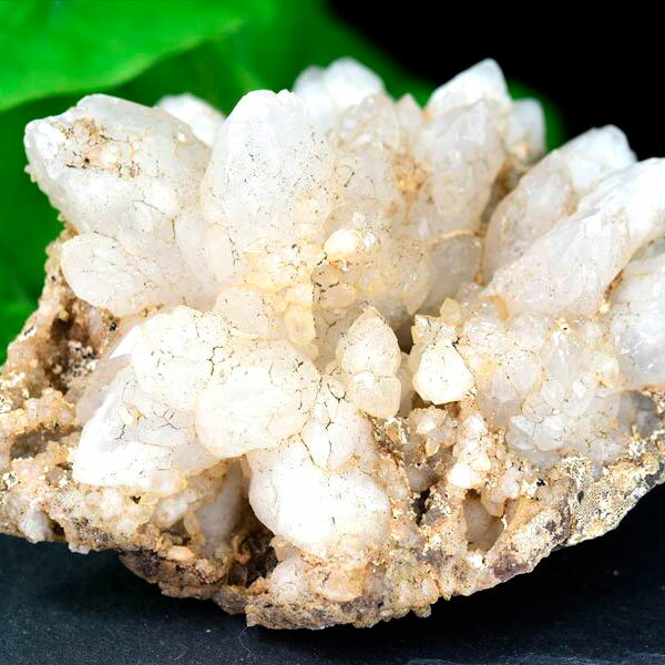 商品説明(必ずお読みください) 商品名 モロッコ・スマラ産 フラワークォーツ 水晶クラスター 天然石の意味商品の特性等 浄化 開運 パワーの増幅 モロッコ・スマラ産水晶ジオード(晶洞)の内部で成長した水晶クラスター。 独特な形状で花が開いた...