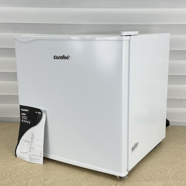 美品 ノンフロン冷蔵庫 【中古】動作保証 comfee コンフィー RCD45WH 45L 2025年製 1ドア冷蔵庫 小型&nbsp; 032021 / 23620 商品詳細 サイズ(幅/奥行き/高さ): 約 47.2/45/49.2 c...