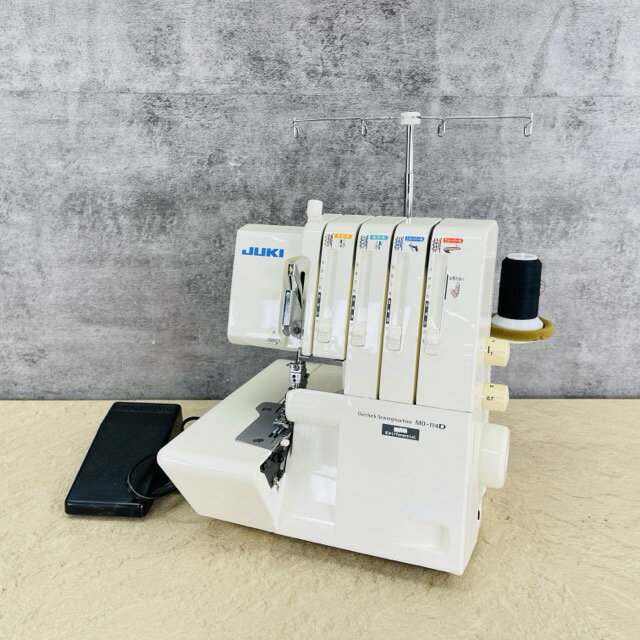 ジューキ ロックミシン 【中古】通電OK JUKI MO-114D 手工芸 裁縫 /516278 商品詳細 型番: MO-114D 製造番号: 3669 付属品: 電源コード サイズ(幅/奥行き/高さ): 約 28/29/33.5 cm ※...