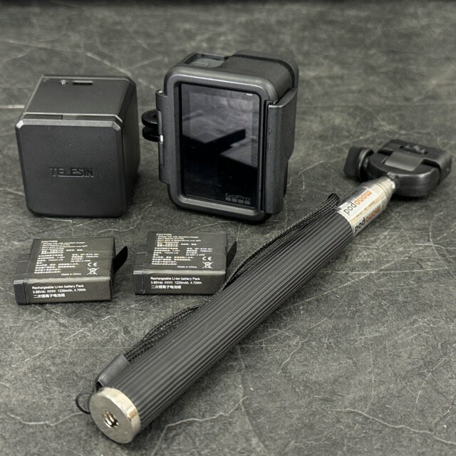 GoPro HERO 5【中古】動作保証 ゴープロ ヒーロー アクションカメラ TELESIN 充電器 自撮り棒他 付属品多数 / 514699 商品詳細 知識がなく付属品の有無が判断できません。&nbsp;画像にて判断できる方のご購入をお...