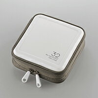 ■Blu-ray/CD/DVD Discを全方位からしっかり保護できる。きめが細かい不織布を使用した、32枚Discが収納可能なBlu-ray/CD/DVD対応ファスナーケース。［特徴］■全方位からBlu-ray/CD/DVD Discを守...