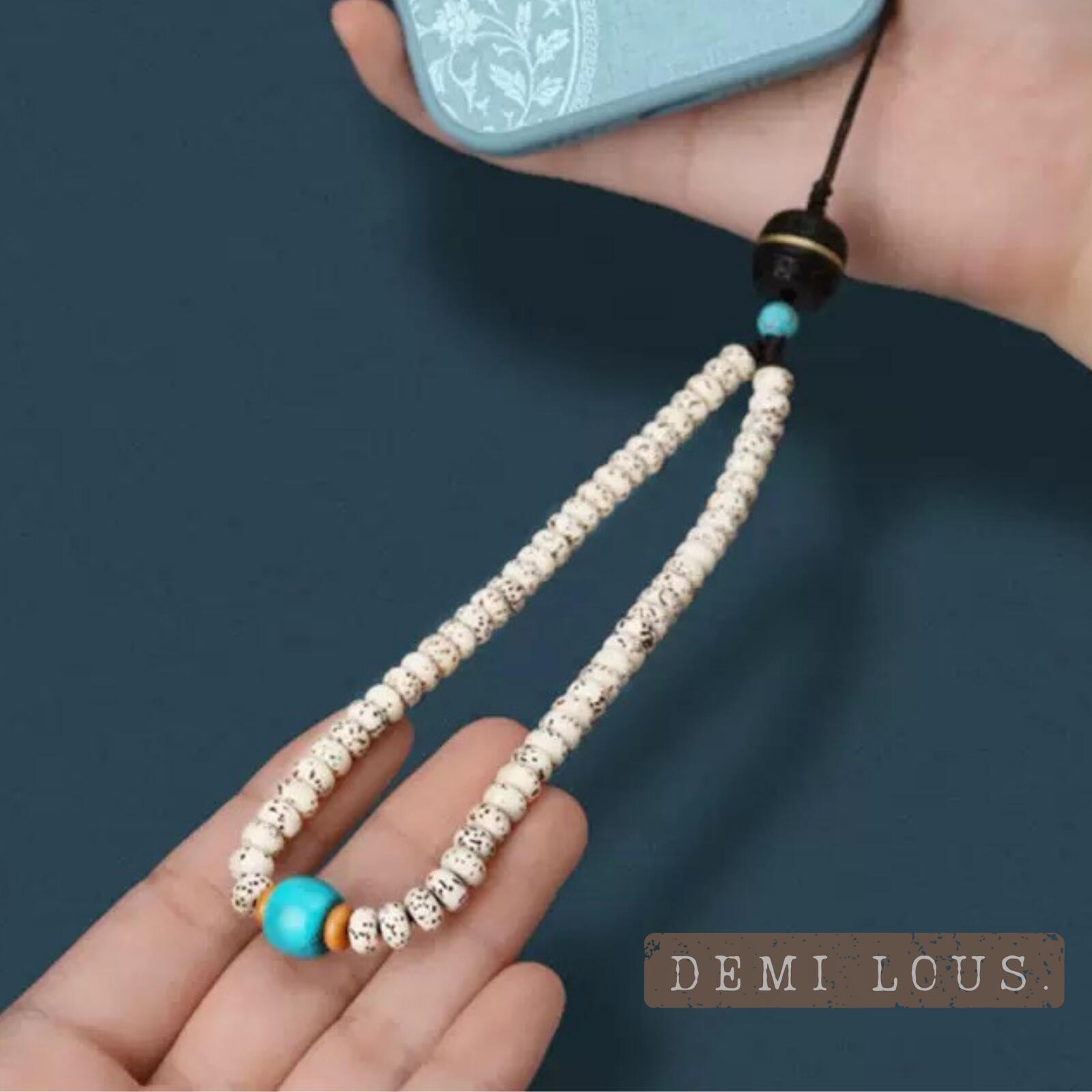 商品情報特徴・天然の星月菩提を使用　ひとつひとつ異なる模様が楽しめ、自然素材ならではの落ち着いた風合いが魅力。・手作り編み込みで耐久性アップ　しっかり編み込んだ丈夫な紐で、鍵や小物を安心して持ち運べる設計。・開運・お守りとしても人気　星月菩...