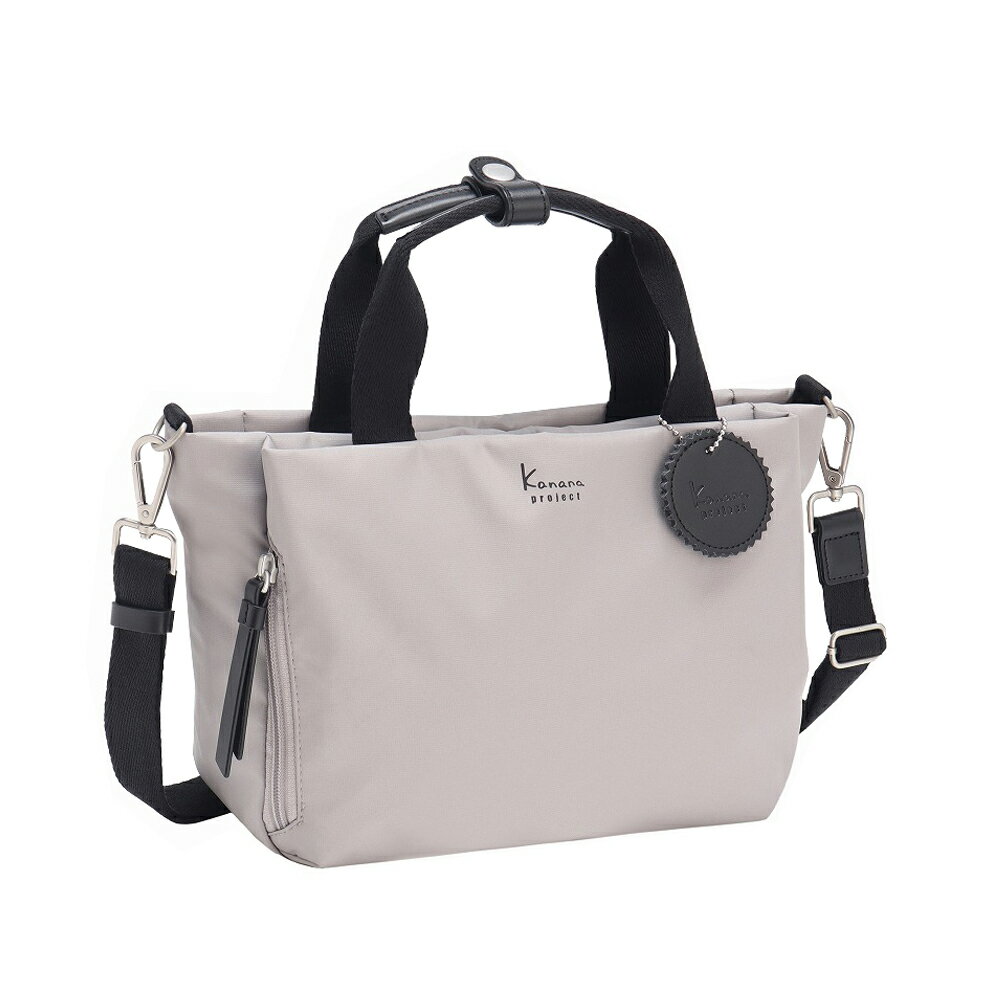 素　材：ポリエステル50dn×150dnドビー/インターロック加工 副素材：牛革 サイズ：26×21×11cm 仕　様： 　2WAYハンドバッグ(手提げバッグ＆ロングショルダー) 　前面：ファスナーポケット×2(うち1つ内部＝メッシュアテポ...