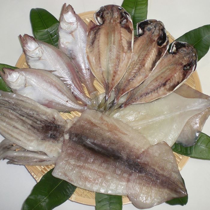 兵庫 香住ハマダセイ 日本海香住港一夜干し 日本海沿岸香住港に水揚げされた新鮮な魚を独特の技術で加工しています。どれをとってもお魚好きには、おすすめです。 ■配送不可地域：離島は配送不可 ■温度帯：冷凍 ■原材料名／食品添加物： エテかれい...