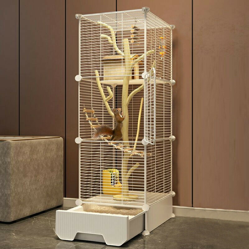 高さが魅力の小動物用ケージ。十分なケージ高で登ったり降りたり上下運動が好きなリスやフクロモモンガなど小動物の飼育に。引き出し底トレイがお手入れ楽々。深さ13cmあるの引き出しトレーがついているのでフンが飛び散らなく、外漏れもなく、お掃除がし...