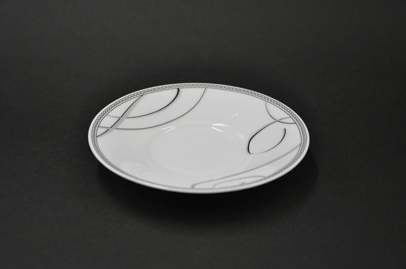 - SWEET SCROLL(スイートスクロール) -口径が広くなっているカタチが特長のコーヒー・紅茶兼用のカップです。食器洗浄機や電子レンジOK。 ブラック&amp;ホワイトのカラーリングにクールエレガントなスクロールのリズム感が心地よい...