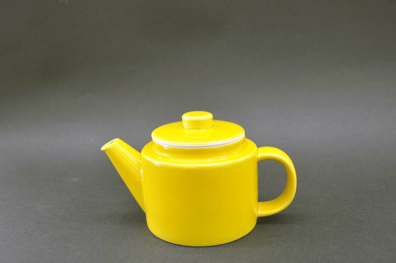 Common　波佐見焼 [GOOD DESIGN AWARD 2014 を受賞しております] ニュートラルで無駄がなく、どこか親しみのわく、 あたかもずっと昔からあったような形です。 2サイズ、6カラーから、お選び頂けます。 食洗機、電子レ...