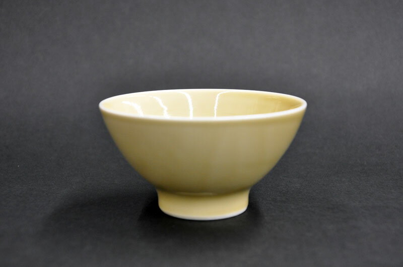 es ライスボール [波佐見焼] 毎日使うものだから こだわりの品を選びたい。 手づくりならではの素朴な味わいのある、波佐見焼きのライスボウルです。 デザインや色違いを家族で揃えるのも楽しそう。 ●色柄：黄磁釉　●サイズ：径 11.5×6c...