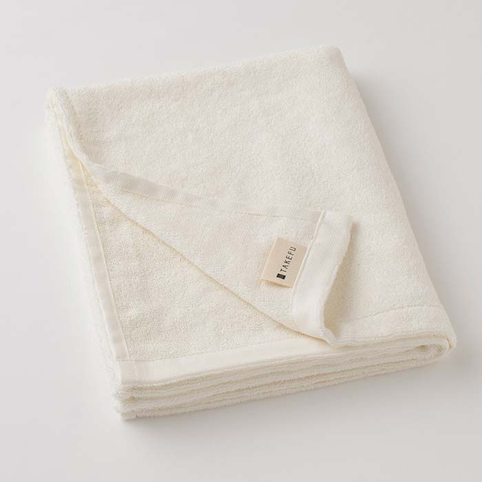 赤ちゃんの沐浴後の湯上げタオルとして、またご就寝の際の冷え防止として肩に掛けたり、多目的にご使用ください。枕カバーとしてご利用いただいても気持ちよくおやすみいただけます。手に取ったときに感じる安心感がなによりの特徴です。竹布らしい今までの風...