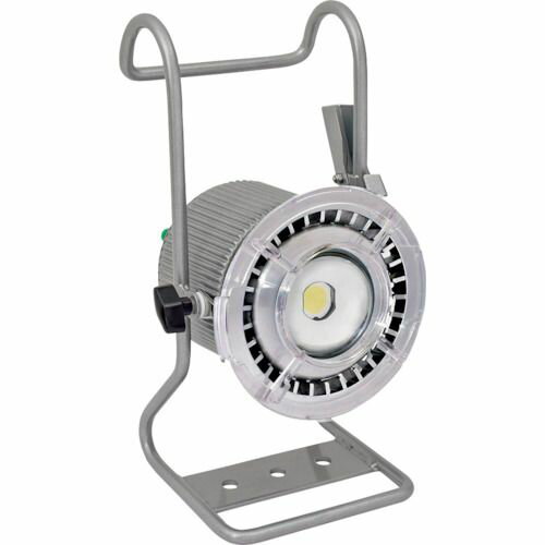 特長:●持ち手がハンガーになっており、φ50までのパイプに掛けることができます。●落下防止レバー付です。●リン酸鉄リチウムイオンバッテリーで安全性が向上しました。●別売の三脚に取付可能です。 仕様:●明るさ(lm)：1050●容量(Ah)：...