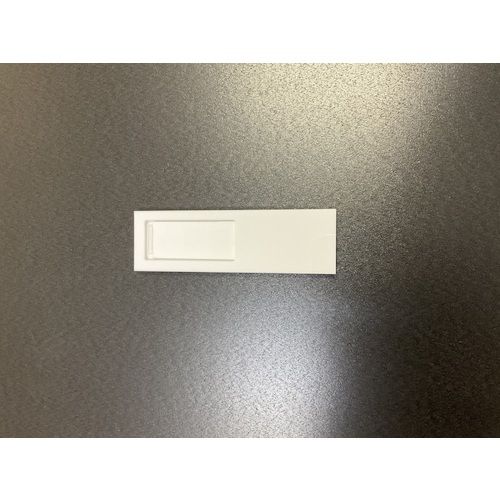 特長:●粘着テープ付きなので取り付けが簡単です。 用途:●ドアなどに取り付けて、室内の様子を知らせる用に 仕様:●取付仕様：粘着テープ●縦(mm)：40●横(mm)：130●厚さ(mm)：7●色：白 仕様2:●スライド式●アクリルホワイト ...