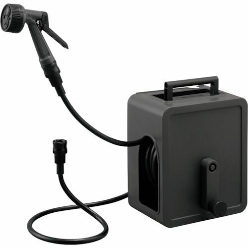 特長:●雨風や直射日光からホースを守り、傷みにくくするフルカバーホースリールです。●アーチ状の巻き取り口がホースの片寄りを防ぐので、ホースの巻き取りが簡単です。●アクアガンと蛇口口金を付け替えることで、手持ちで使用する場合と据え置きして使用...