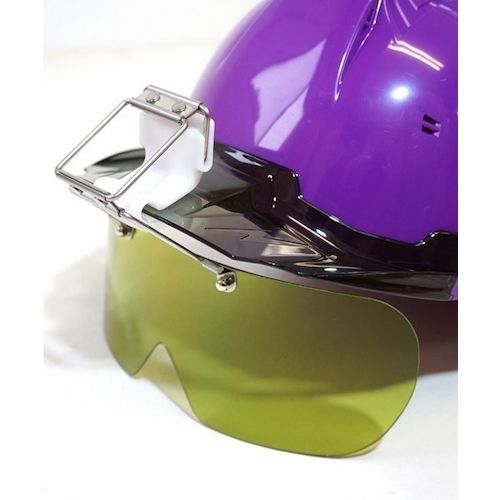 仕様:●幅(mm)：240●高さ(mm)：80●遮光度：#8●防傷加工：○●UVカット：○ 仕様2:●ヘルメット取付形遮光めがね●ポリカーボネイトIR遮光レンズ（JIS同等品）●前後距離、角度調整、回転可能仕様:●幅(mm)：240●高さ(...