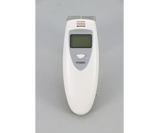 使用回数カウント機能付きです。交換時期が一目でわかります。※使用回数目安は1000回です。バックライト機能つきで夜間でも使用可能です。不正防止機能付き。呼気の量が少ないときのエラー表示機能。 商品サイズ：95×38×20mm重量：約44g（...