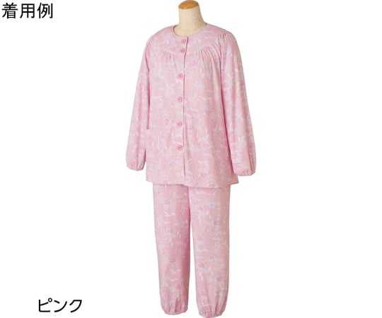 ボタンホールがななめになっていてボタン止めが簡単。施設への入居準備の際にもおすすめのパジャマです。 裄丈：76cm身幅バスト胸囲：104cm着丈：72／79cm総丈：94cm股下：64cmボタンホールがななめになっていてボタン止めが簡単。施...