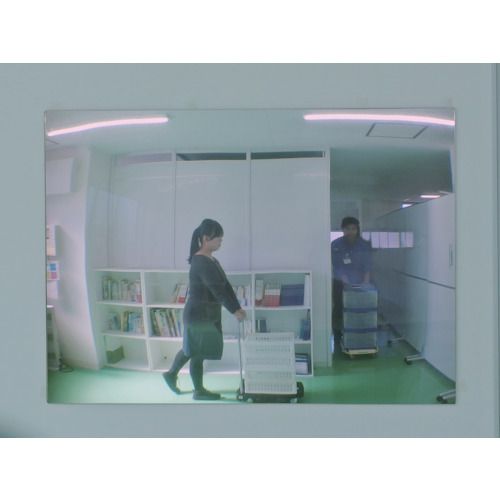 【特長】●目の高さに貼るだけでヒヤリ・ハットを解消します。●正面のミラーを見るだけで死角が自然と目に入り、通路の衝突防止に役立ちます。●L字路の衝突を防止します。【用途】●オフィス・工場・病院・公共施設など、あらゆる通路の衝突防止に。●像が...