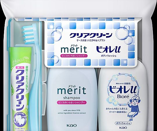 携帯しやすいクリアクリーンの歯磨きセット。ハミガキ粉は顆粒（清掃剤）がくだけて歯間まで歯垢スゴ落ち！フッ素配合：むし歯の発生と進行を防ぐぎます（医薬部外品）。ハブラシはひとつひとつの毛束が太いから軽い力でも歯垢をごっそり落とせ、立体凸凹カッ...