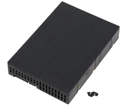 1台の2.5インチSATASSD／HDDをコネクタ位置互換の3.5インチSATAデバイスに変換します。3.5インチHDDと同一のサイズ／ネジ穴位置／SATAコネクタ位置のため、リムーバブルラックなどへの取り付けもできます。3.5インチHDD...