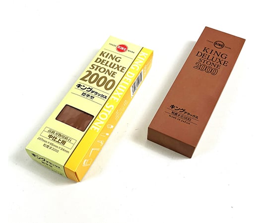 あらゆる刃物の中研ぎ用砥石として開発された品です。特殊砥材にて製作されていますので短時間で、切れ味が冴えるするどい刃が付き、作業の能率を高めます。砥石寸法：207×66×34mm粒度：#2000中仕上げ用用途：かんな・のみ・包丁・ハサミ・ナ...