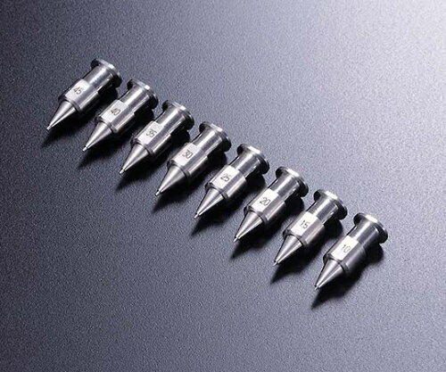 特徴 一体精密ノズルにより安定・微量吐出が可能です。一体構造ですので針元へのノズル締め込み作業が不要です。仕様 寸法：内径／0.4mm 材質：SUS特徴 一体精密ノズルにより安定・微量吐出が可能です。一体構造ですので針元へのノズル締め込み作...