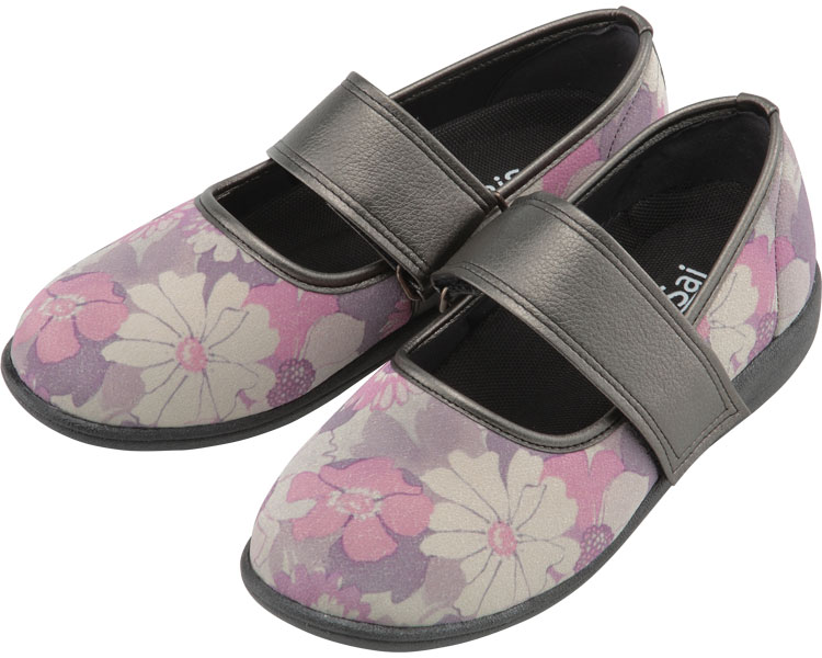 歩行関連 シューズ ・華やか＆らくらくシューズ。・「パンプスのイイところ」と「スリッポンのイイところ」をプラス！フィット感を調整できる万能スリッポン！・安心と安全の甲ベルト。甲ベルトは最大2.5cmの範囲で自由に長さを調整できます。足の形に...