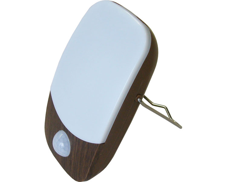 住宅改修 その他 ・どこでも使えるLEDセンサーライト。※LEDの交換はできません。電池電圧により明るさが変化します。※センサーの感度調整はできません。 ●サイズ／幅6×奥行3.1×高さ11cm●重さ／78.5g●材質／ABS樹脂●電源／単...