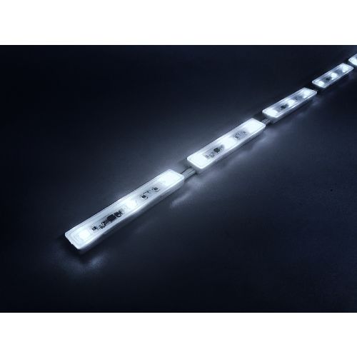 特長:●点灯には必ず別売りのDC24V用スイッチング電源が必要です。 用途:●間接照明、棚下照明、ライン照明に。 仕様:●光源色：6500K●明るさ(lm)：3531●長さ(mm)：3000●電圧：DC24V●電球数：180球●電球ピッチ：...