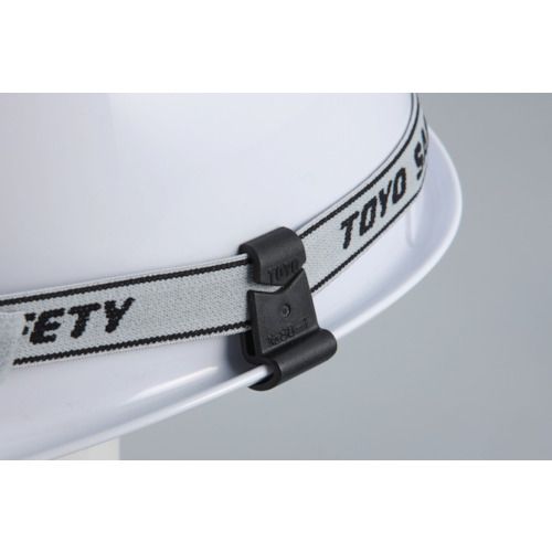 特長:●ヘルメット取り付け用のゴーグルクリップです。●ゴーグルをヘルメットに着用した時のバンドのずれ・外れを防止します。●ヘルメット取り付け式ヘッドライト用ゴムバンド（25ミリ幅まで）のクリップとしても使用できます。 用途:●防じんメガネと...