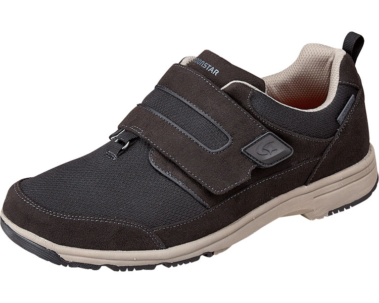 ・ベルトを引っ張るとベロが自動的に起き上がり、脱ぎ履き簡単。・ふわピタ中敷。地面から4cmまでの水に4時間対応できる防水機能。●サイズ／24.5〜28.0cm（0.5cmきざみ、27.5cmはなし）、ワイズ：4E●重さ／約270g（片足26...