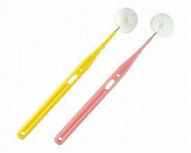 食事関連 口腔器材 ・綿毛のようなソフトな素材で痛みを与えない超やわらかブラシ。・過敏な口腔粘膜の清掃に。・口内の乾燥がひどく、過敏で出血しやすくなっている粘膜の清掃に最適です。 ●サイズ／長さ20cm、ブラシ部：幅2.5×長さ2.5cm●...